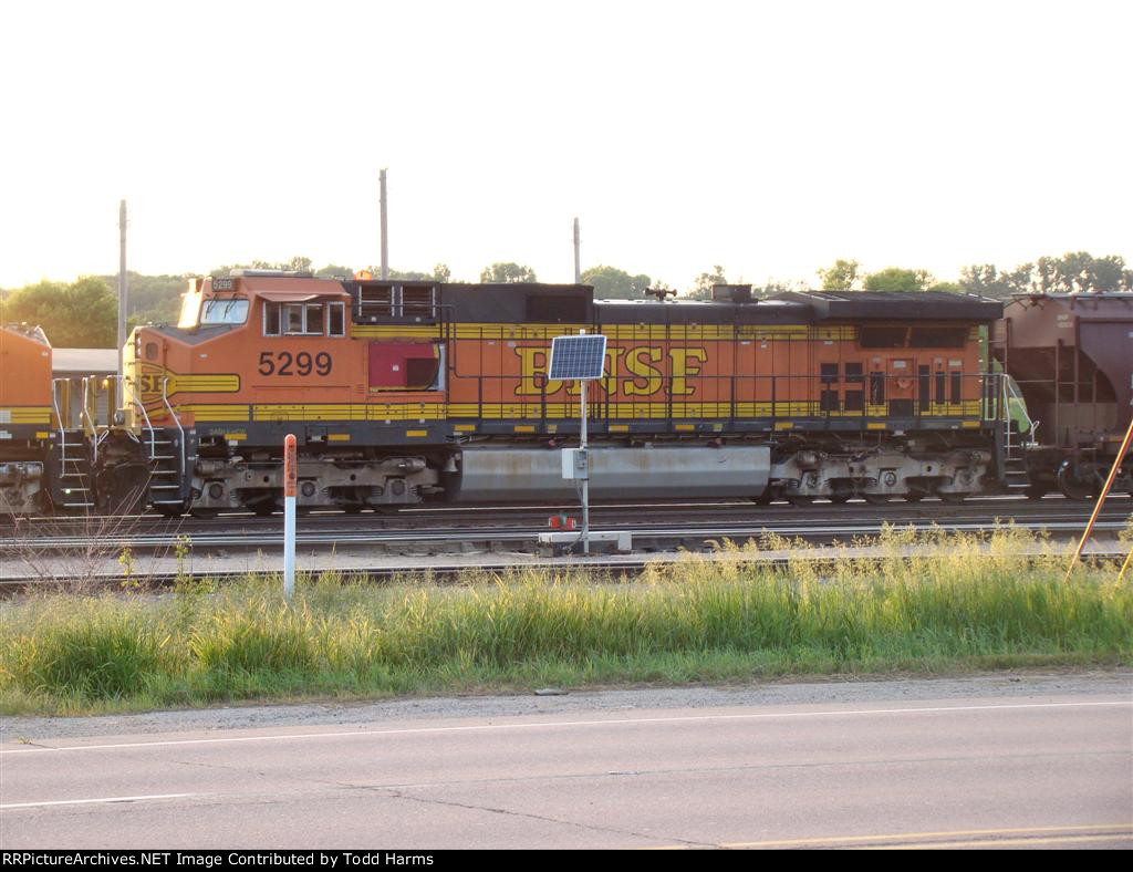 BNSF 5299